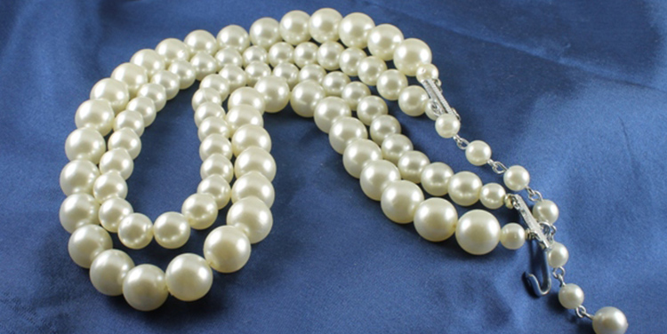 10 Ways to Style a Multi-strand Pearl Necklace