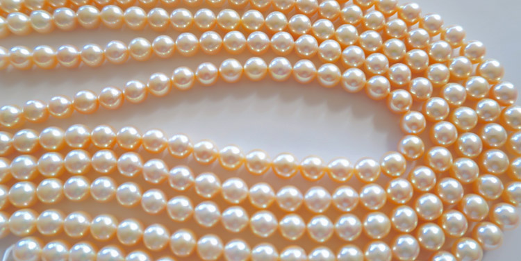 A Quick Guide to Choosing the Perfect Pearl Color