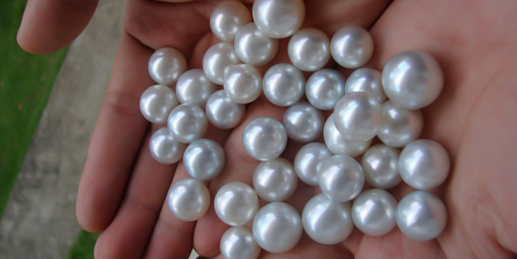 A Quick Guide to Choosing the Perfect Pearl Color
