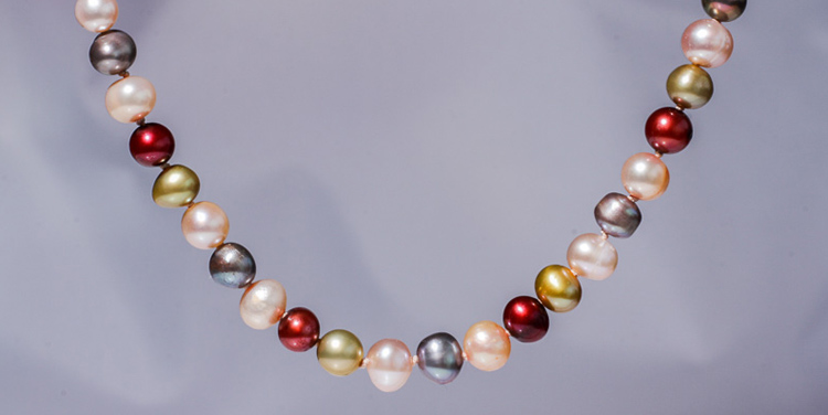 A Quick Guide to Choosing the Perfect Pearl Color