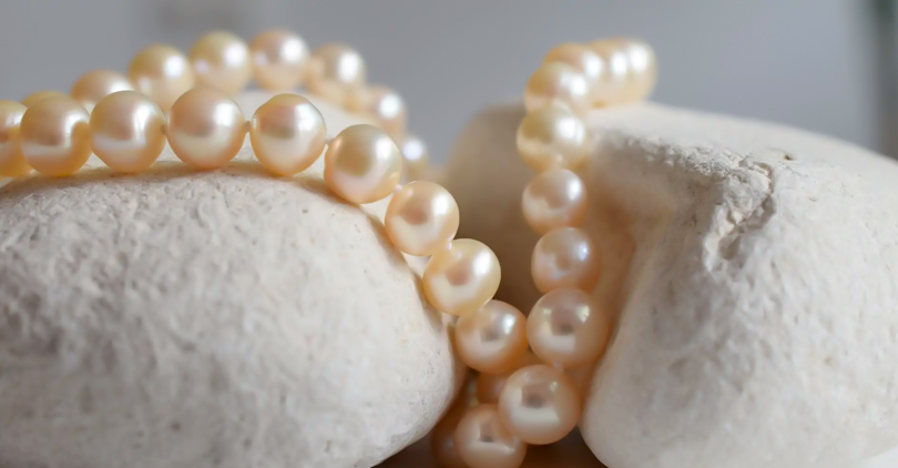 Akoya vs Freshwater Pearls: Choosing the Perfect Pearl Type