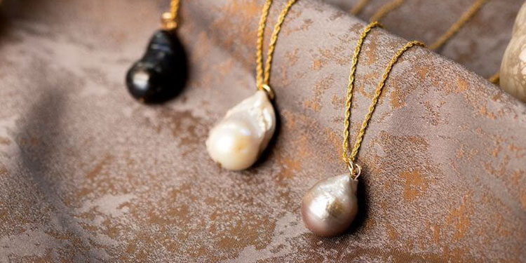 What Are Baroque Pearls & Why Are They So Irresistible?
