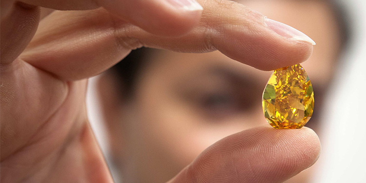 18+ Most Expensive Stones and Jewelry from Auctions