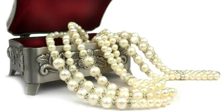 The Ultimate Guide: How to Store Your Pearl Jewelry to Keep Them in ...