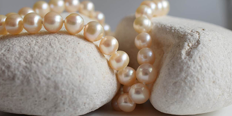The Ultimate Guide: How to Store Your Pearl Jewelry to Keep Them in ...