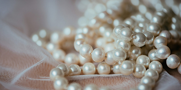 The Ultimate Guide: How to Store Your Pearl Jewelry to Keep Them in ...