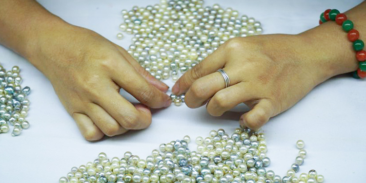 How to Tell if a Pearl is Real? 6 Easy Steps to Find Out!