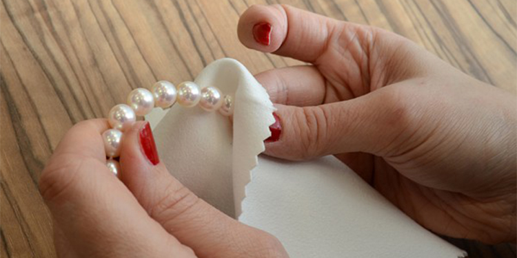 How to Clean Your Pearls - A Comprehensive Guide