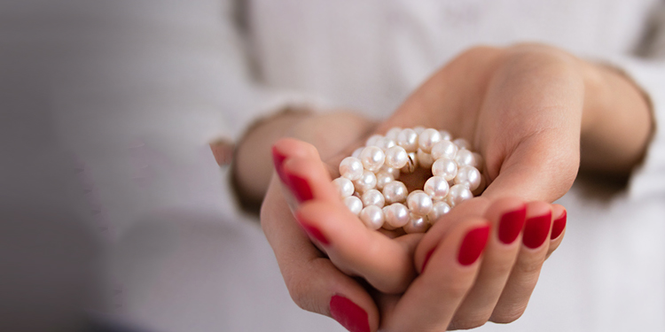 How to Clean Your Pearls - A Comprehensive Guide