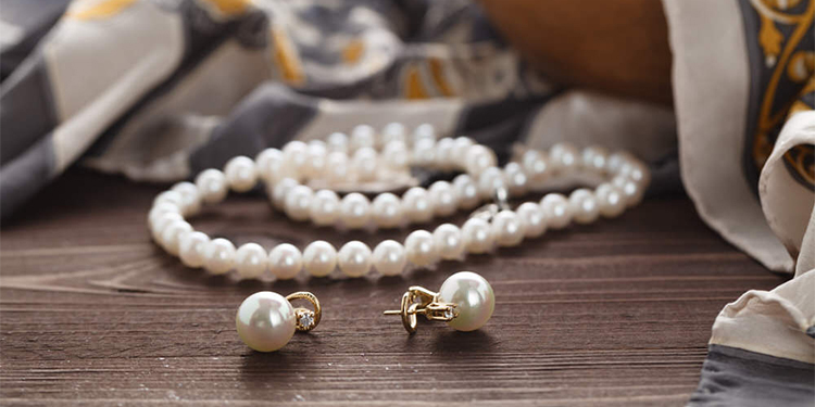 How to Clean Your Pearls - A Comprehensive Guide