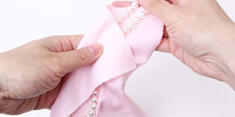 How to Clean Your Pearls - A Comprehensive Guide