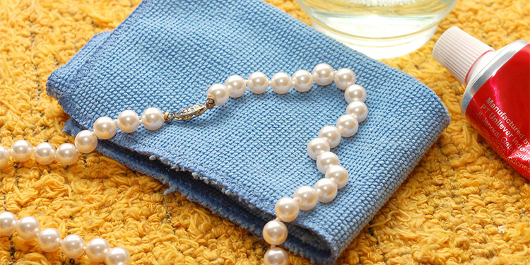 How to Clean Your Pearls - A Comprehensive Guide