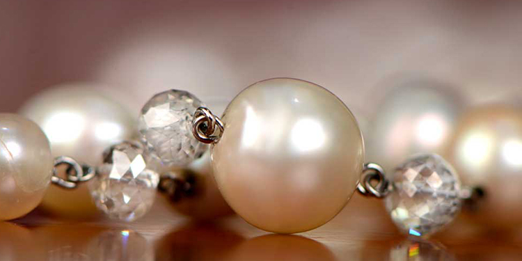 Identifying Cultured Pearls: A Brief Overview for Buyers