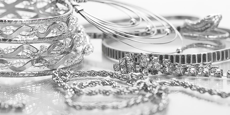 Types of Jewelry: The Ultimate Guide on All Jewelry Styles, Materials ...