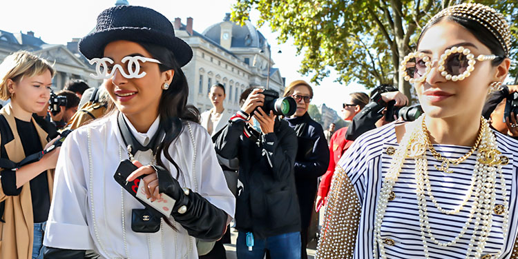 Modern Elegance: 15 Street Styles Perfectly Paired with Pearls