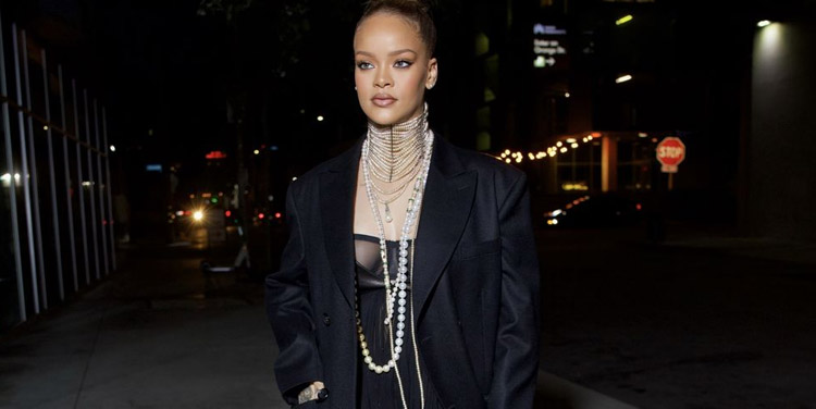 Modern Elegance: 15 Street Styles Perfectly Paired with Pearls