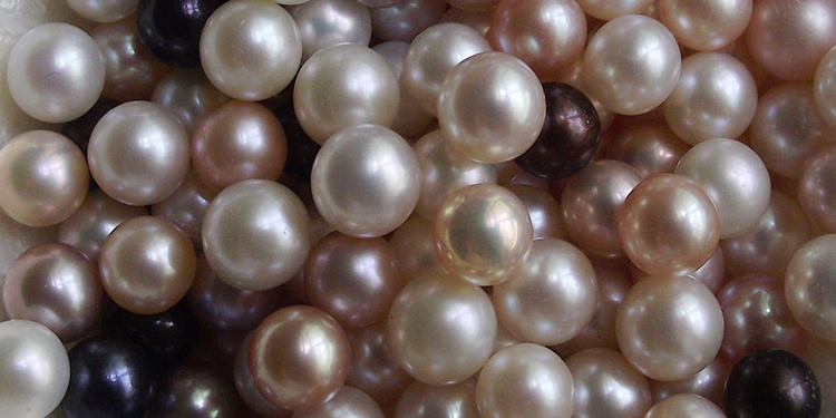 The Ultimate Guide to Choosing the Perfect Pearl Color