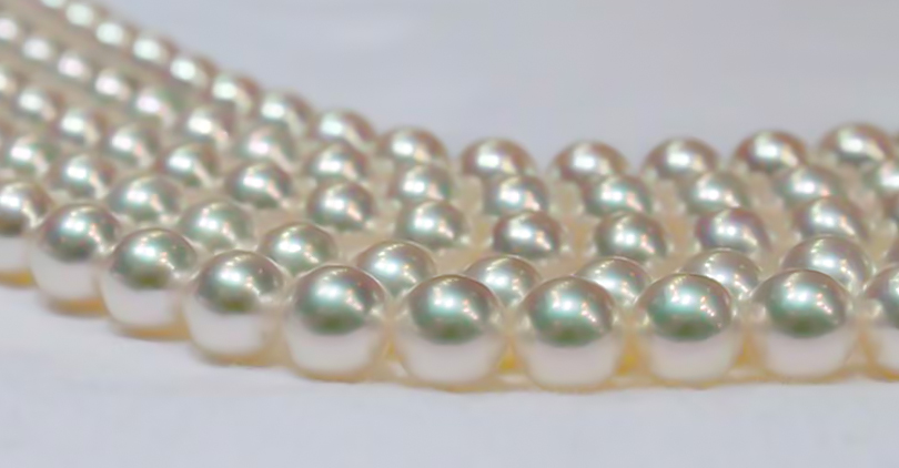 Pearl Luster: What is it? How Does the Pearl Luster Impact Pearl's Value?