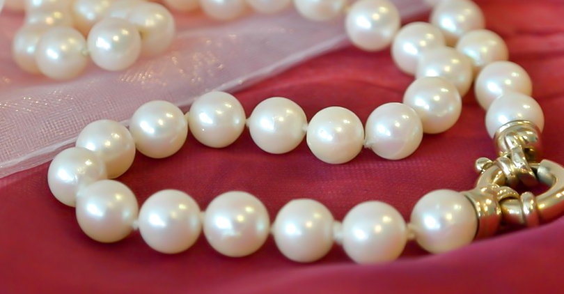 Pearl Luster: What is it? How Does the Pearl Luster Impact Pearl's Value?