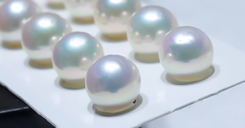 Pearl Luster: What is it? How Does the Pearl Luster Impact Pearl's Value?