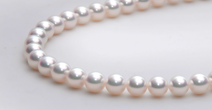 Pearl Luster: What is it? How Does the Pearl Luster Impact Pearl's Value?