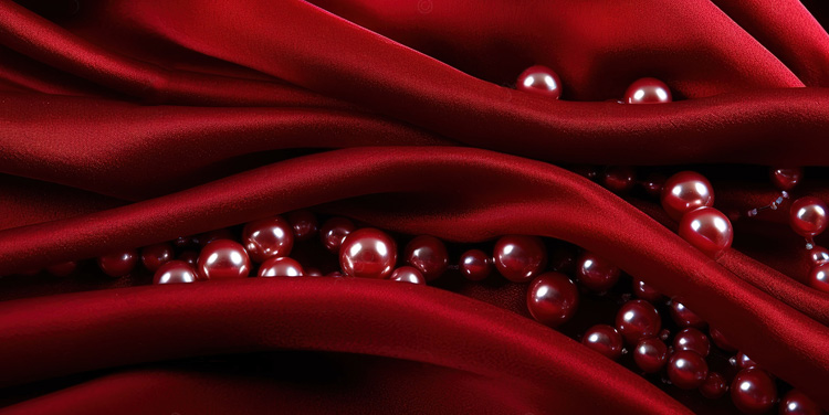 Pearlcore Aesthetic: What It Is and How to Wear It