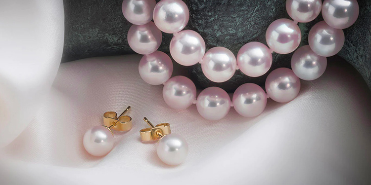 Your Go-To Guide for Pink Pearls and How to Flaunt Them