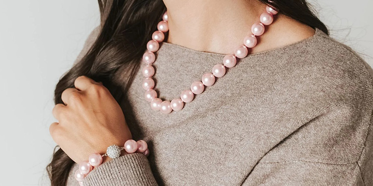Your Go-To Guide for Pink Pearls and How to Flaunt Them
