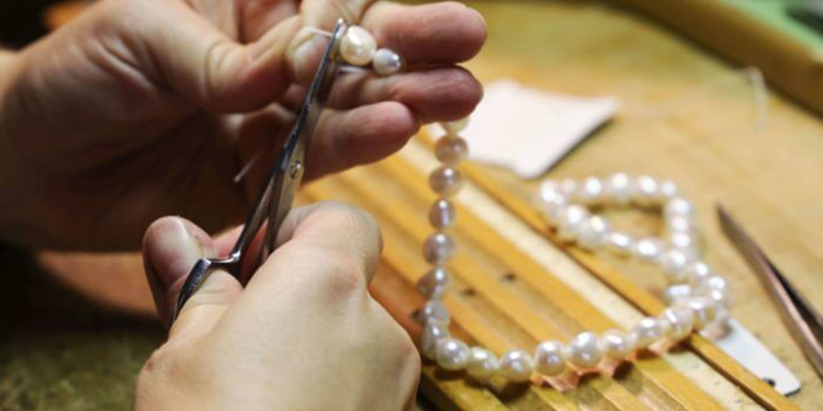 The Art of Pearl Stringing: A Beginner's Guide
