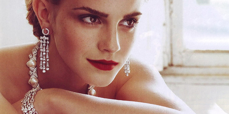 The Timeless Charm of Pearls: Hollywood Icons Who Rocked Them