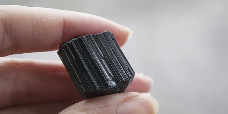 Beyond Diamonds: Unveiling the Enigmatic World of Black Gemstones for ...