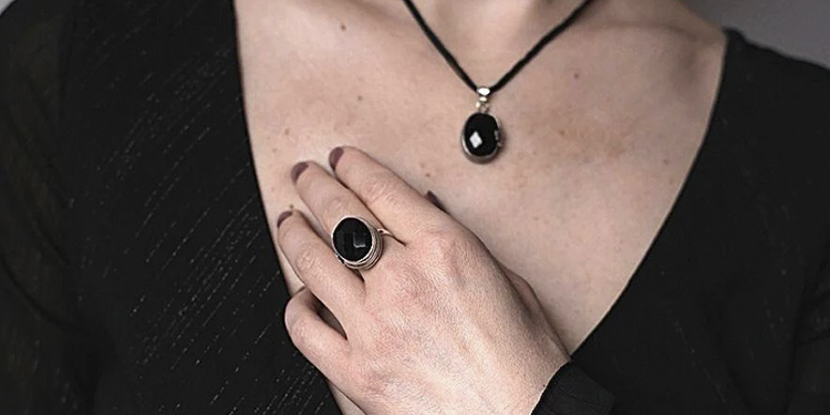 Beyond Diamonds: Unveiling the Enigmatic World of Black Gemstones for ...