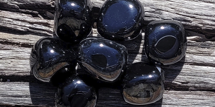 Beyond Diamonds: Unveiling the Enigmatic World of Black Gemstones for ...