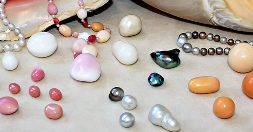 What Are the Best Stones for Jewelry: A Guide to Necklaces and Bracelets