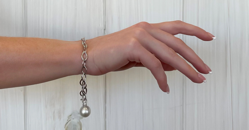 Which Hand Should I Wear My Pearl Bracelet On?