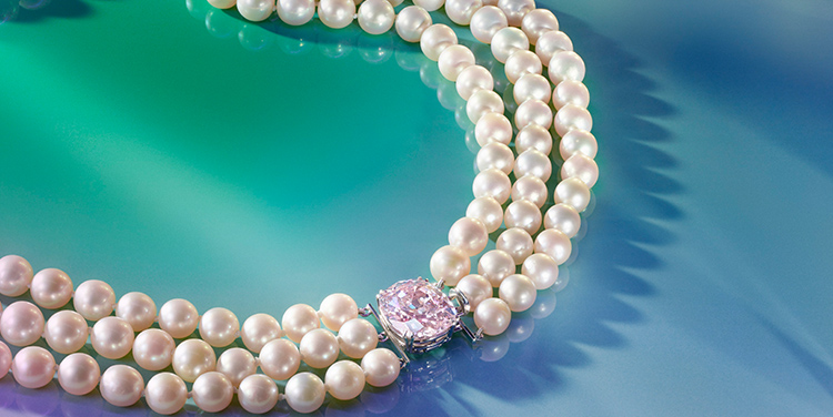 Your Go-To Guide to Choosing Your First Pearl Necklace