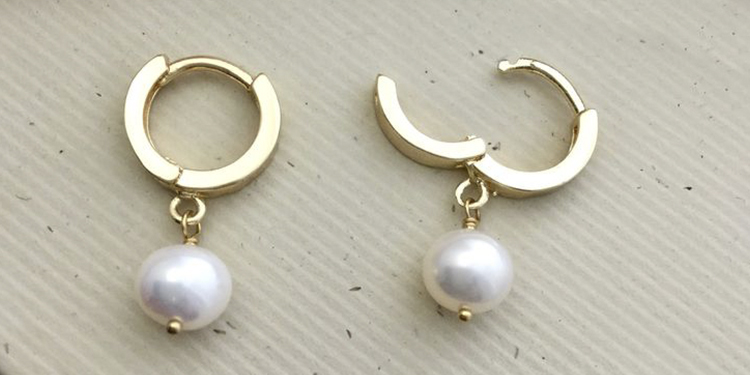 How to choose the right size pearl earrings for you