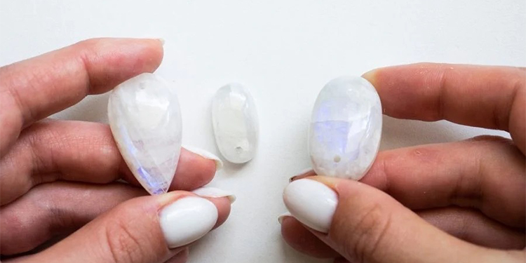 List of the Most Popular White Gemstones: Meanings & Properties