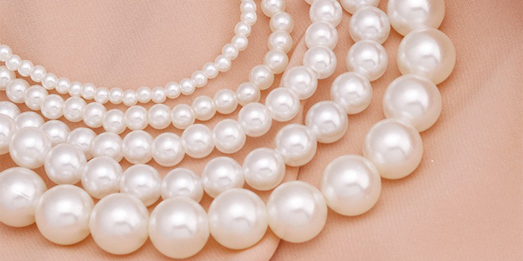 List of the Most Popular White Gemstones: Meanings & Properties