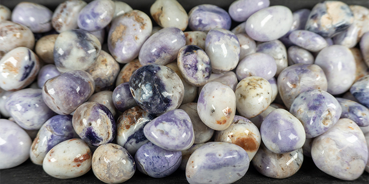 List of the Most Popular White Gemstones: Meanings & Properties