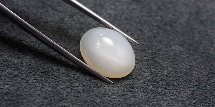 List of the Most Popular White Gemstones: Meanings & Properties