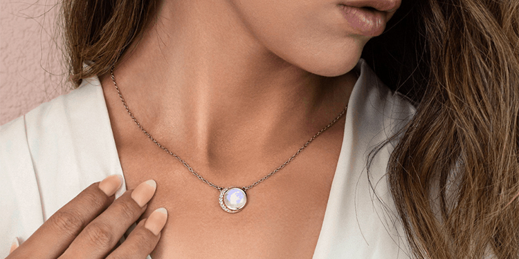 List of the Most Popular White Gemstones: Meanings & Properties